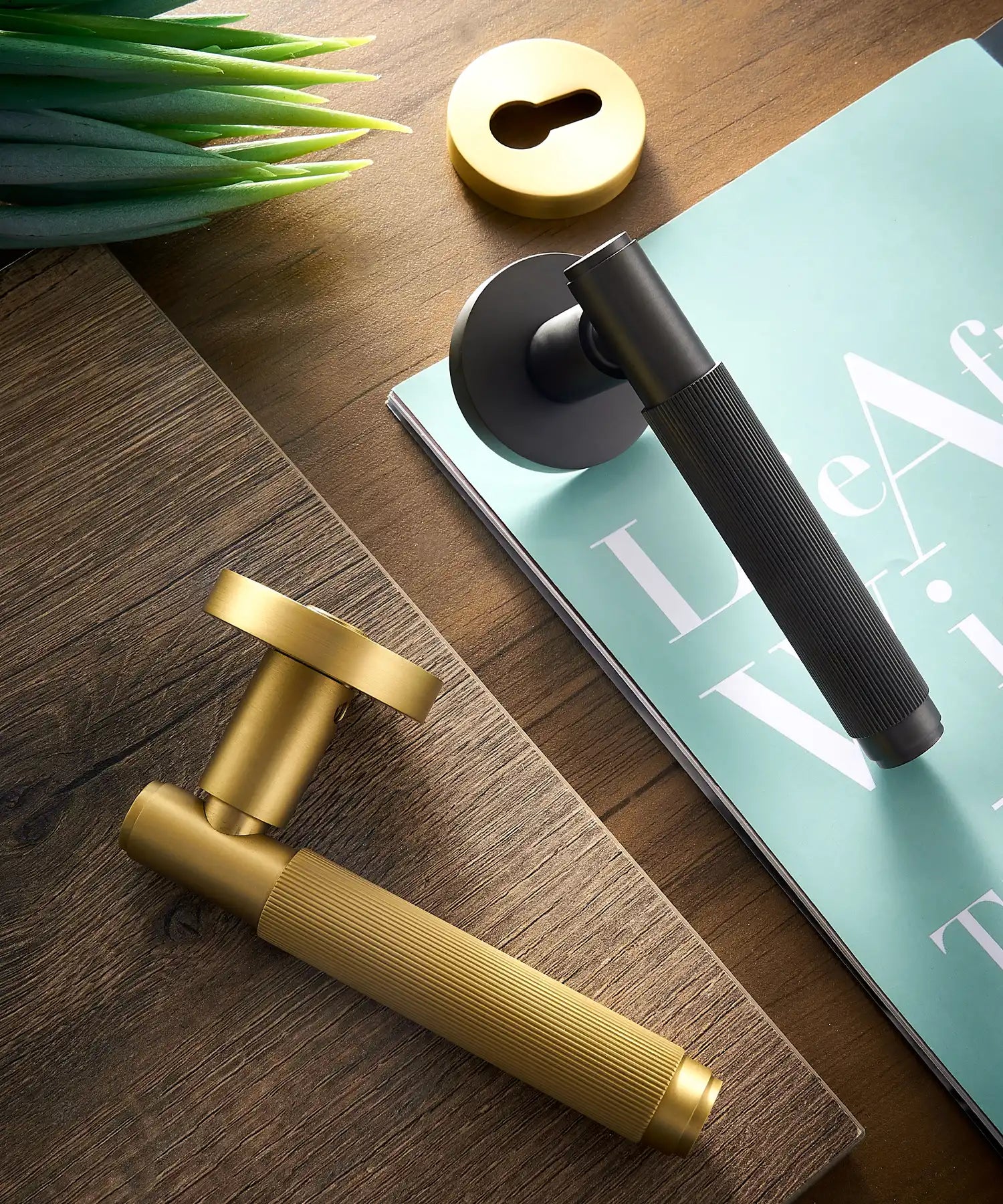 LINIA - Premium and high quality solid brass Door Lever handle Set