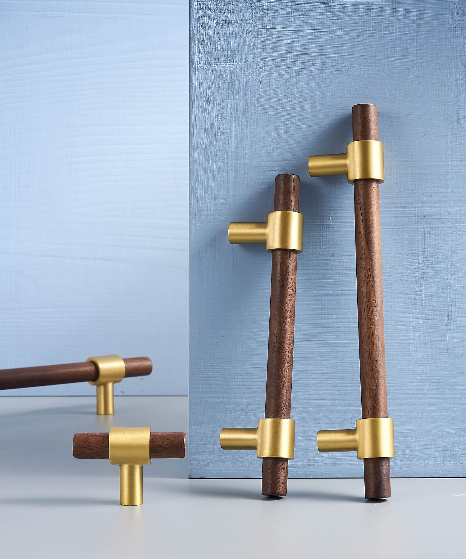 WOOD Walnut & Solid Brass Modern Kitchen & Cabinet Handle - Luxury Handles